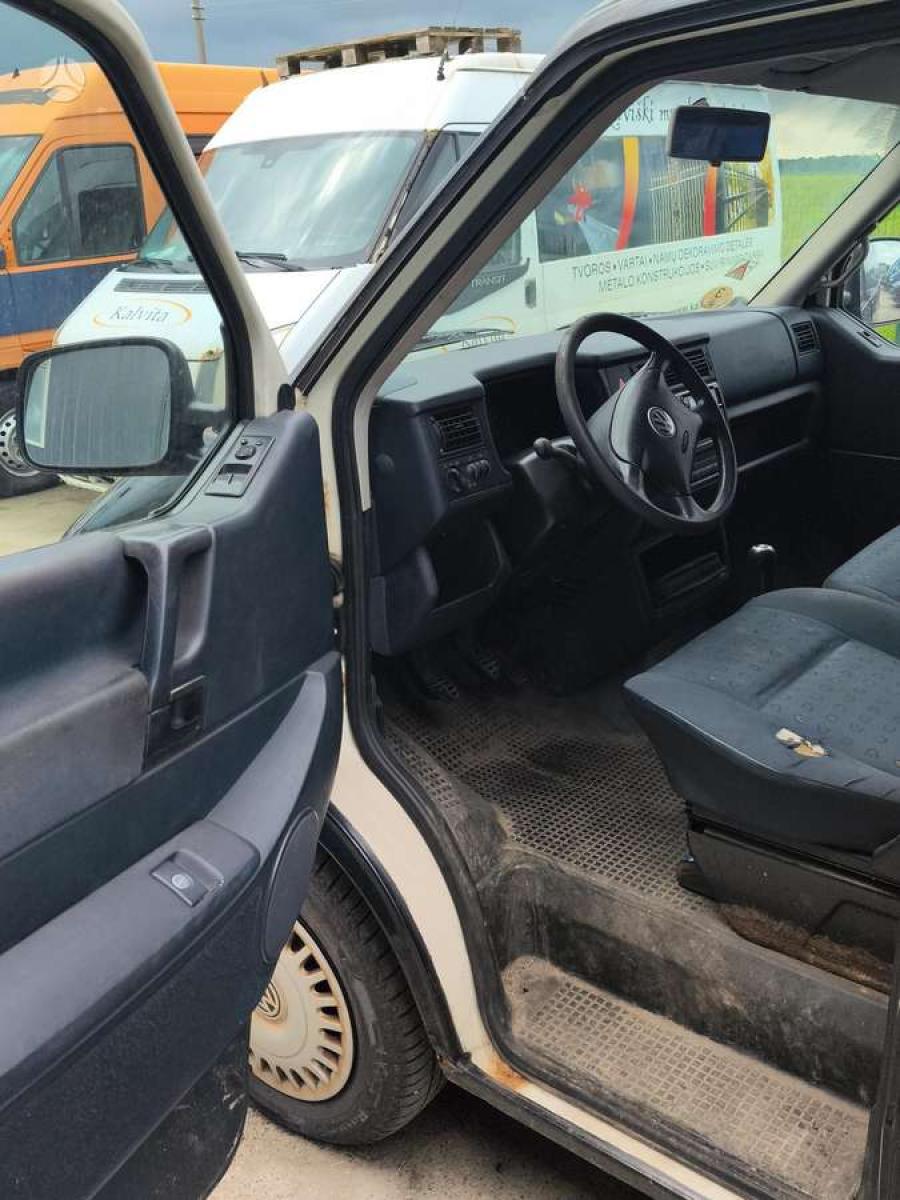 Melns Volkswagen Caravelle 2003 Kretinga, ar dzinēja tilpumu 2.50 L un nobraukumu 292 tūkst. km par 6500 €, foto 10 vietnē AUTOMOTO.COM.LV