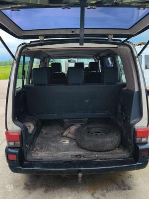 Melns Volkswagen Caravelle 2003 Kretinga, ar dzinēja tilpumu 2.50 L un nobraukumu 292 tūkst. km par 6500 €, foto 11 vietnē AUTOMOTO.COM.LV
