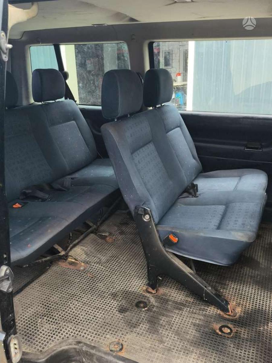 Melns Volkswagen Caravelle 2003 Kretinga, ar dzinēja tilpumu 2.50 L un nobraukumu 292 tūkst. km par 6500 €, foto 12 vietnē AUTOMOTO.COM.LV