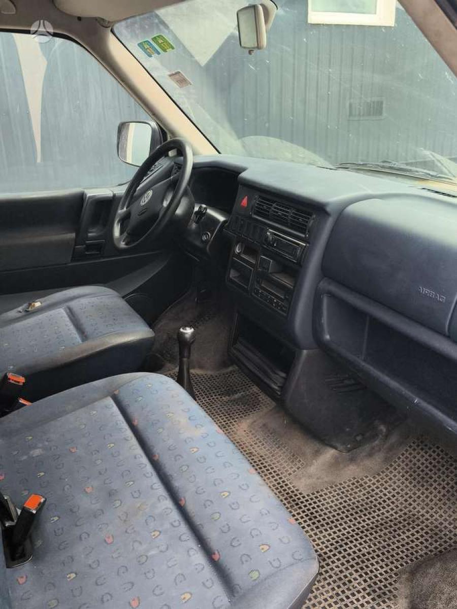 Melns Volkswagen Caravelle 2003 Kretinga, ar dzinēja tilpumu 2.50 L un nobraukumu 292 tūkst. km par 6500 €, foto 13 vietnē AUTOMOTO.COM.LV