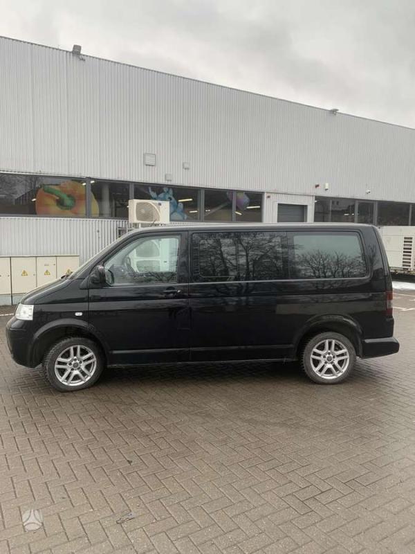 Black Volkswagen Caravelle 2005 in Vilnius, with an engine capacity of 2.50 L and mileage of 328 thousand km for 5600 €, photo 5 on AUTOMOTO.COM.LV