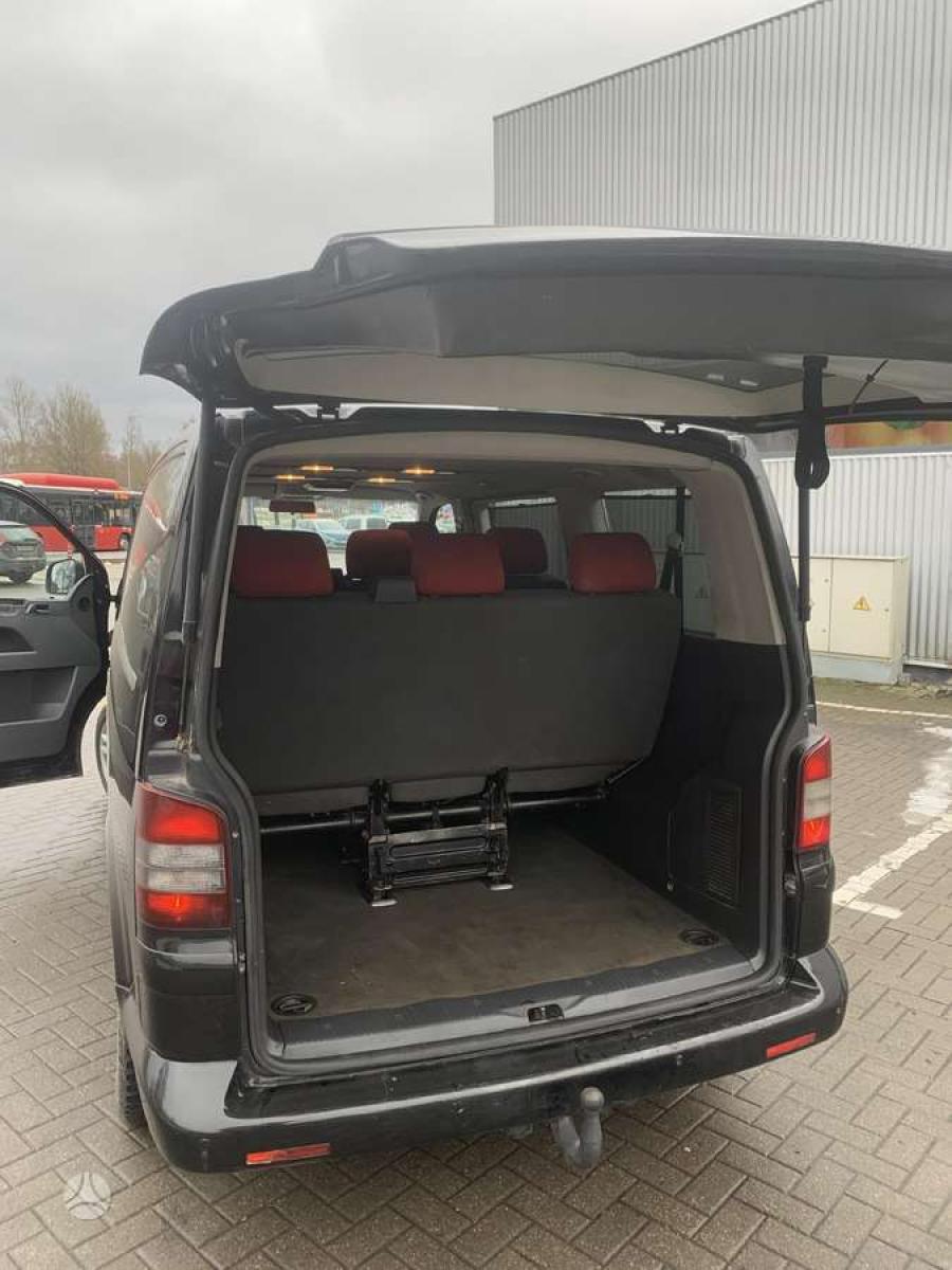 Melns Volkswagen Caravelle 2005 Viļņa, ar dzinēja tilpumu 2.50 L un nobraukumu 328 tūkst. km par 5600 €, foto 17 vietnē AUTOMOTO.COM.LV