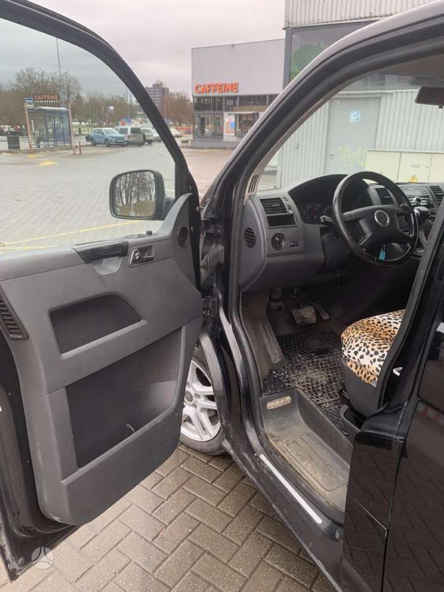 Melns Volkswagen Caravelle 2005 Viļņa, ar dzinēja tilpumu 2.50 L un nobraukumu 328 tūkst. km par 5600 €, foto 21 vietnē AUTOMOTO.COM.LV