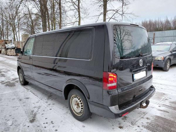 Black Volkswagen Caravelle 2006 in Vilnius, with an engine capacity of 2.46 L and mileage of 308 thousand km for 6500 €, photo 3 on AUTOMOTO.COM.LV