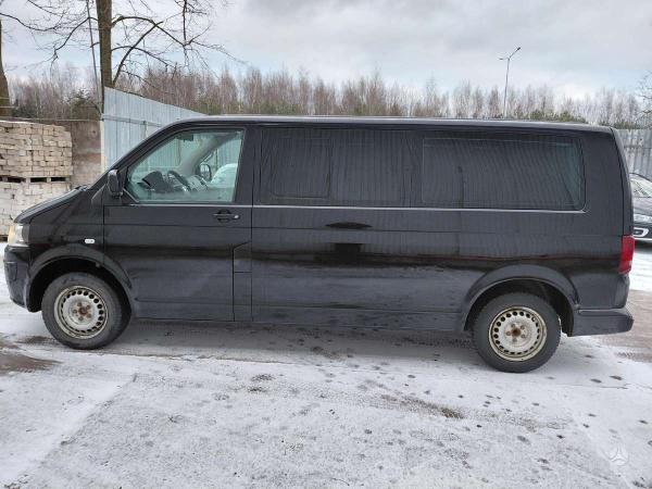 Black Volkswagen Caravelle 2006 in Vilnius, with an engine capacity of 2.46 L and mileage of 308 thousand km for 6500 €, photo 5 on AUTOMOTO.COM.LV
