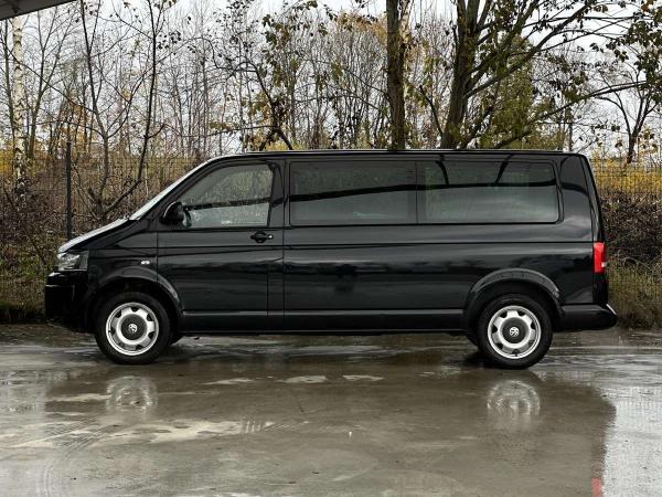 Black Volkswagen Caravelle 2012 in Vilnius, with an engine capacity of 1.97 L and mileage of 262 thousand km for 6000 €, photo 4 on AUTOMOTO.COM.LV