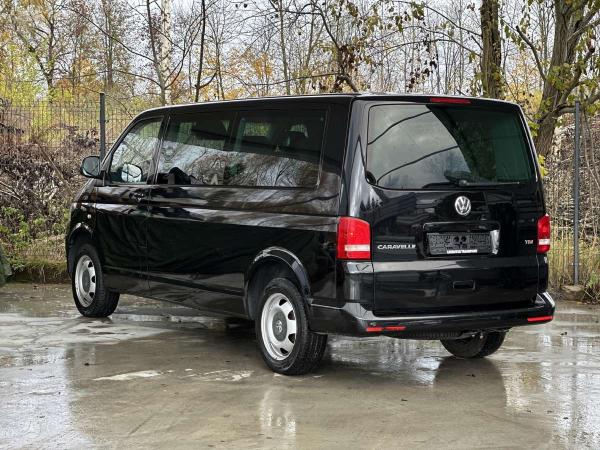 Black Volkswagen Caravelle 2012 in Vilnius, with an engine capacity of 1.97 L and mileage of 262 thousand km for 6000 €, photo 5 on AUTOMOTO.COM.LV