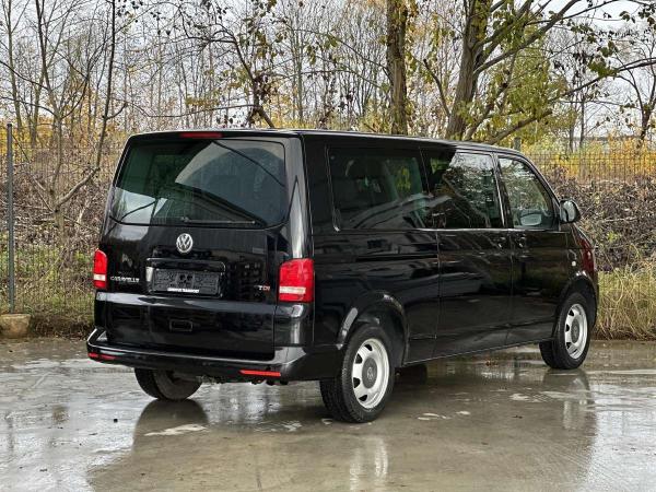 Black Volkswagen Caravelle 2012 in Vilnius, with an engine capacity of 1.97 L and mileage of 262 thousand km for 6000 €, photo 7 on AUTOMOTO.COM.LV