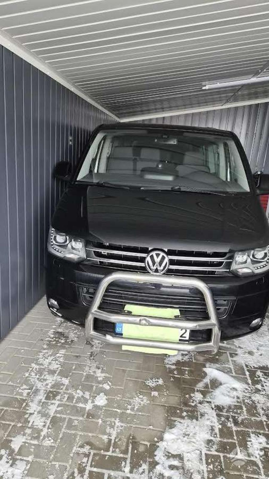 Black Volkswagen Caravelle 2012 in Siauliai, with an engine capacity of 1.97 L and mileage of 264 thousand km for 15500 €, photo 1 on AUTOMOTO.COM.LV