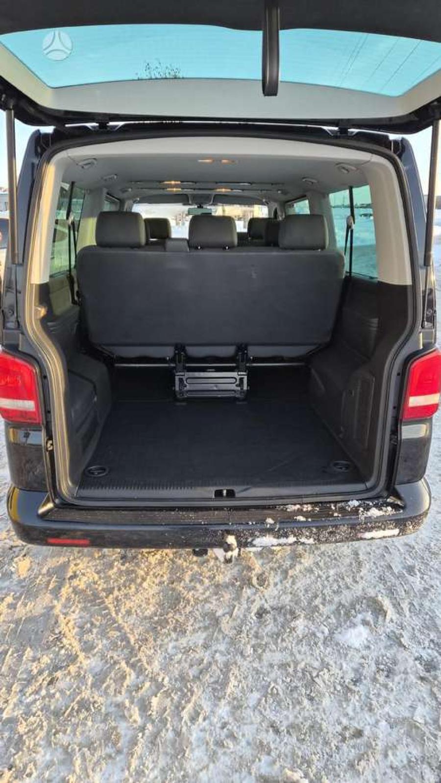 Black Volkswagen Caravelle 2012 in Siauliai, with an engine capacity of 1.97 L and mileage of 264 thousand km for 15500 €, photo 4 on AUTOMOTO.COM.LV