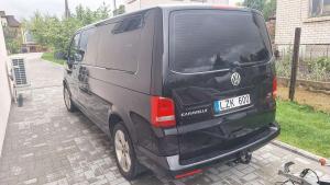 Black Volkswagen Caravelle 2013 in Kaunas, with an engine capacity of 1.97 L and mileage of 317 thousand km for 12500 €, photo 3 on AUTOMOTO.COM.LV
