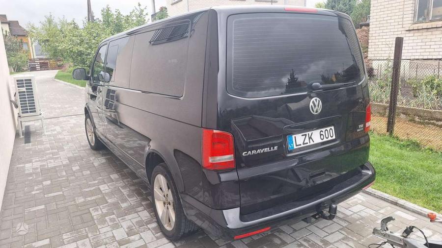 Black Volkswagen Caravelle 2013 in Kaunas, with an engine capacity of 1.97 L and mileage of 317 thousand km for 12500 €, photo 3 on AUTOMOTO.COM.LV