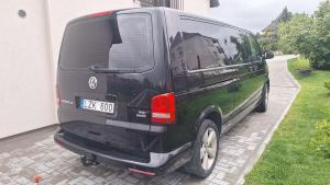 Black Volkswagen Caravelle 2013 in Kaunas, with an engine capacity of 1.97 L and mileage of 317 thousand km for 12500 €, photo 4 on AUTOMOTO.COM.LV