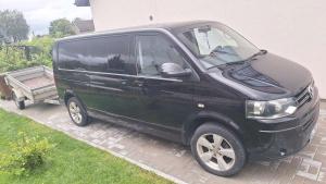 Black Volkswagen Caravelle 2013 in Kaunas, with an engine capacity of 1.97 L and mileage of 317 thousand km for 12500 €, photo 6 on AUTOMOTO.COM.LV