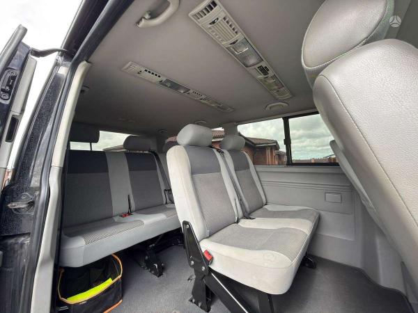 Melns Volkswagen Caravelle 2014 Klaipėda, ar dzinēja tilpumu 1.97 L un nobraukumu 250 tūkst. km par 14500 €, foto 5 vietnē AUTOMOTO.COM.LV