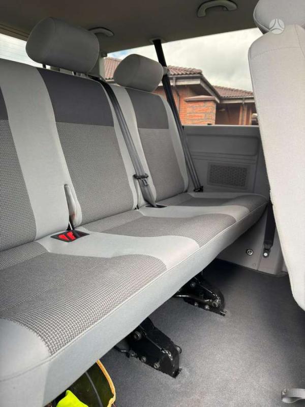 Melns Volkswagen Caravelle 2014 Klaipėda, ar dzinēja tilpumu 1.97 L un nobraukumu 250 tūkst. km par 14500 €, foto 6 vietnē AUTOMOTO.COM.LV