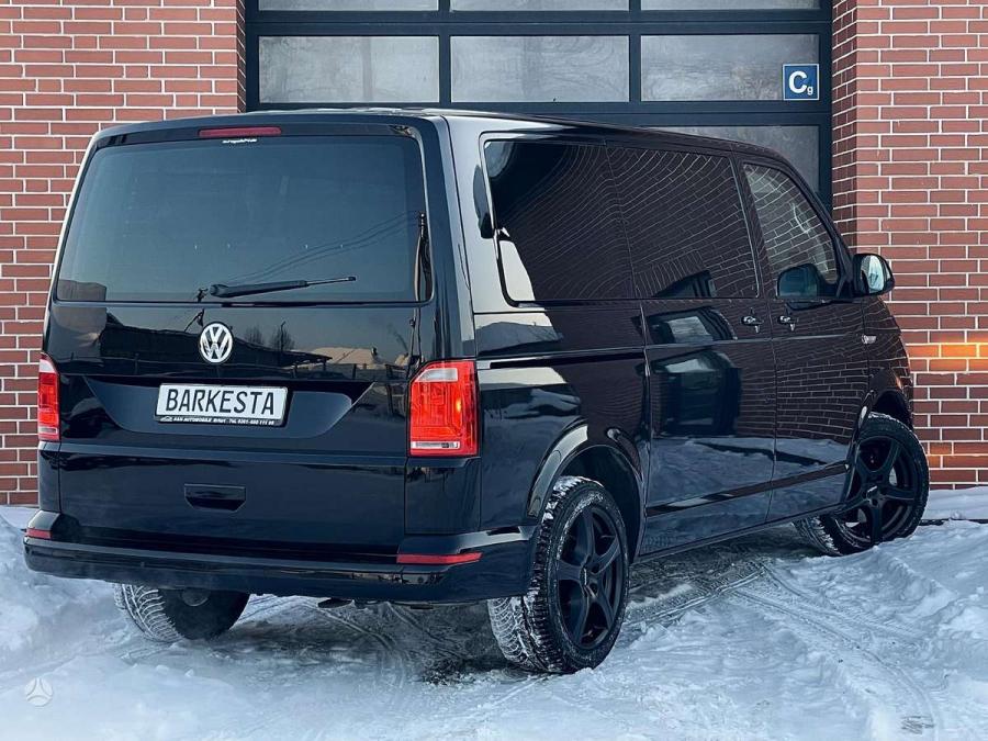 Black Volkswagen Caravelle 2016 in Raseiniai, with an engine capacity of 2.00 L and mileage of 178 thousand km for 18500 €, photo 4 on AUTOMOTO.COM.LV