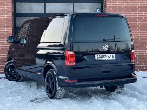 Black Volkswagen Caravelle 2016 in Raseiniai, with an engine capacity of 2.00 L and mileage of 178 thousand km for 18500 €, photo 5 on AUTOMOTO.COM.LV