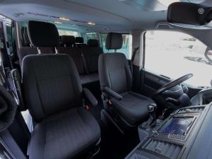 Black Volkswagen Caravelle 2016 in Raseiniai, with an engine capacity of 2.00 L and mileage of 178 thousand km for 18500 €, photo 13 on AUTOMOTO.COM.LV