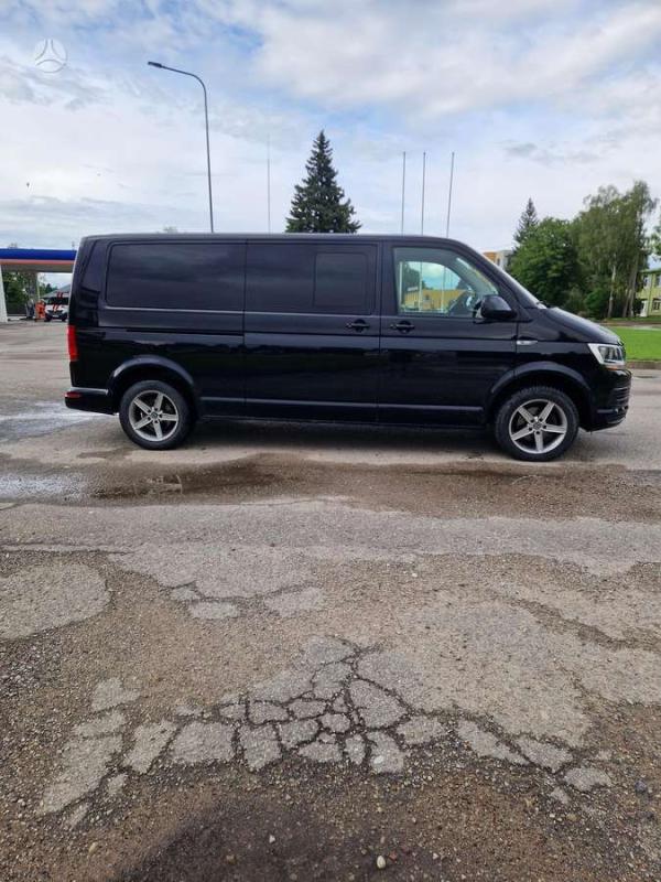 Black Volkswagen Caravelle 2016 in Sakiai, with an engine capacity of 2.00 L and mileage of 288 thousand km for 16999 €, photo 3 on AUTOMOTO.COM.LV