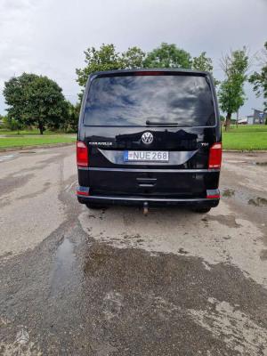 Melns Volkswagen Caravelle 2016 Šakiai, ar dzinēja tilpumu 2.00 L un nobraukumu 288 tūkst. km par 16999 €, foto 5 vietnē AUTOMOTO.COM.LV