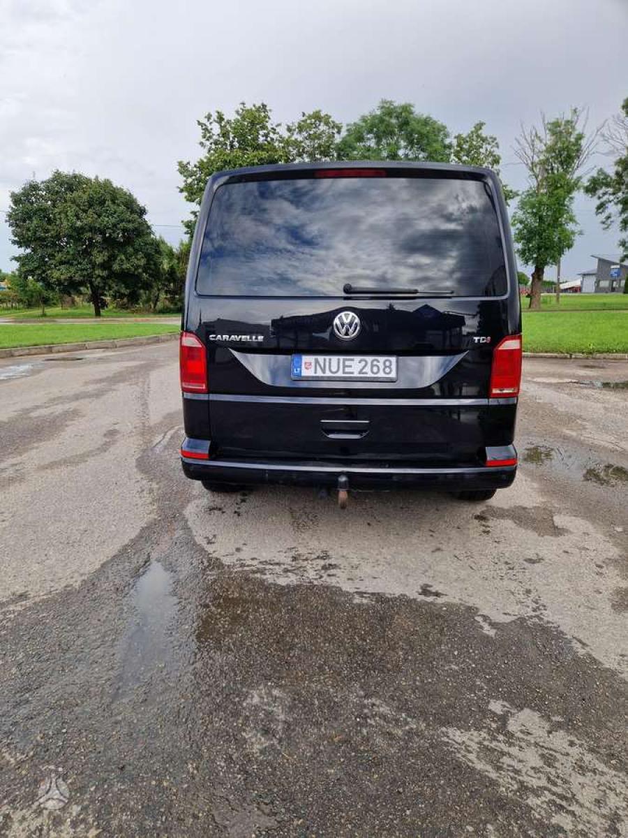 Melns Volkswagen Caravelle 2016 Šakiai, ar dzinēja tilpumu 2.00 L un nobraukumu 288 tūkst. km par 16999 €, foto 5 vietnē AUTOMOTO.COM.LV