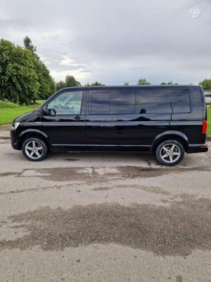 Melns Volkswagen Caravelle 2016 Šakiai, ar dzinēja tilpumu 2.00 L un nobraukumu 288 tūkst. km par 16999 €, foto 7 vietnē AUTOMOTO.COM.LV