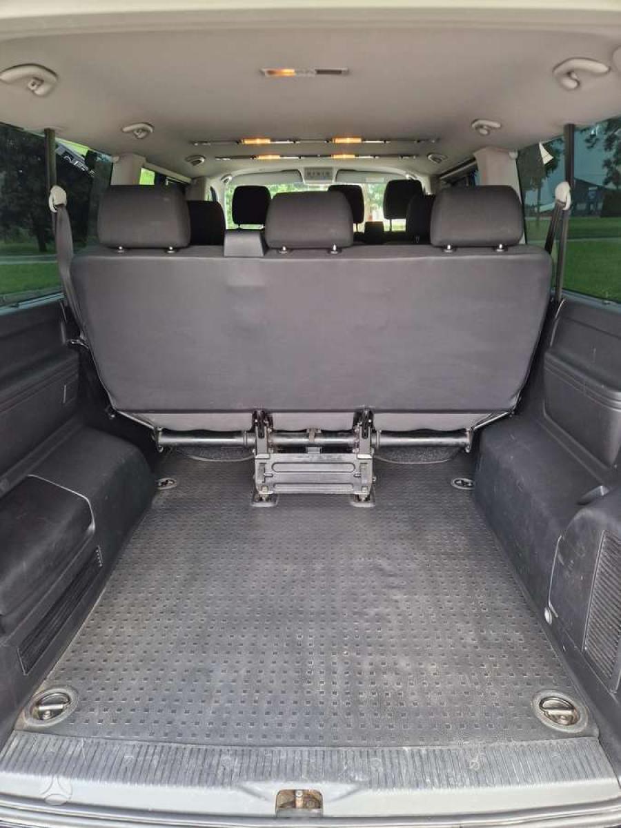 Melns Volkswagen Caravelle 2016 Šakiai, ar dzinēja tilpumu 2.00 L un nobraukumu 288 tūkst. km par 16999 €, foto 10 vietnē AUTOMOTO.COM.LV