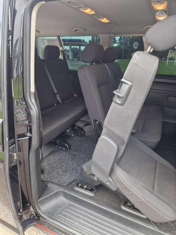 Black Volkswagen Caravelle 2016 in Sakiai, with an engine capacity of 2.00 L and mileage of 288 thousand km for 16999 €, photo 10 on AUTOMOTO.COM.LV