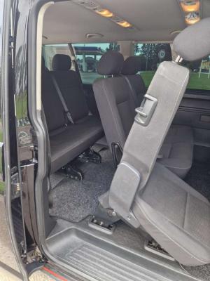 Melns Volkswagen Caravelle 2016 Šakiai, ar dzinēja tilpumu 2.00 L un nobraukumu 288 tūkst. km par 16999 €, foto 11 vietnē AUTOMOTO.COM.LV