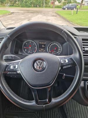 Melns Volkswagen Caravelle 2016 Šakiai, ar dzinēja tilpumu 2.00 L un nobraukumu 288 tūkst. km par 16999 €, foto 13 vietnē AUTOMOTO.COM.LV