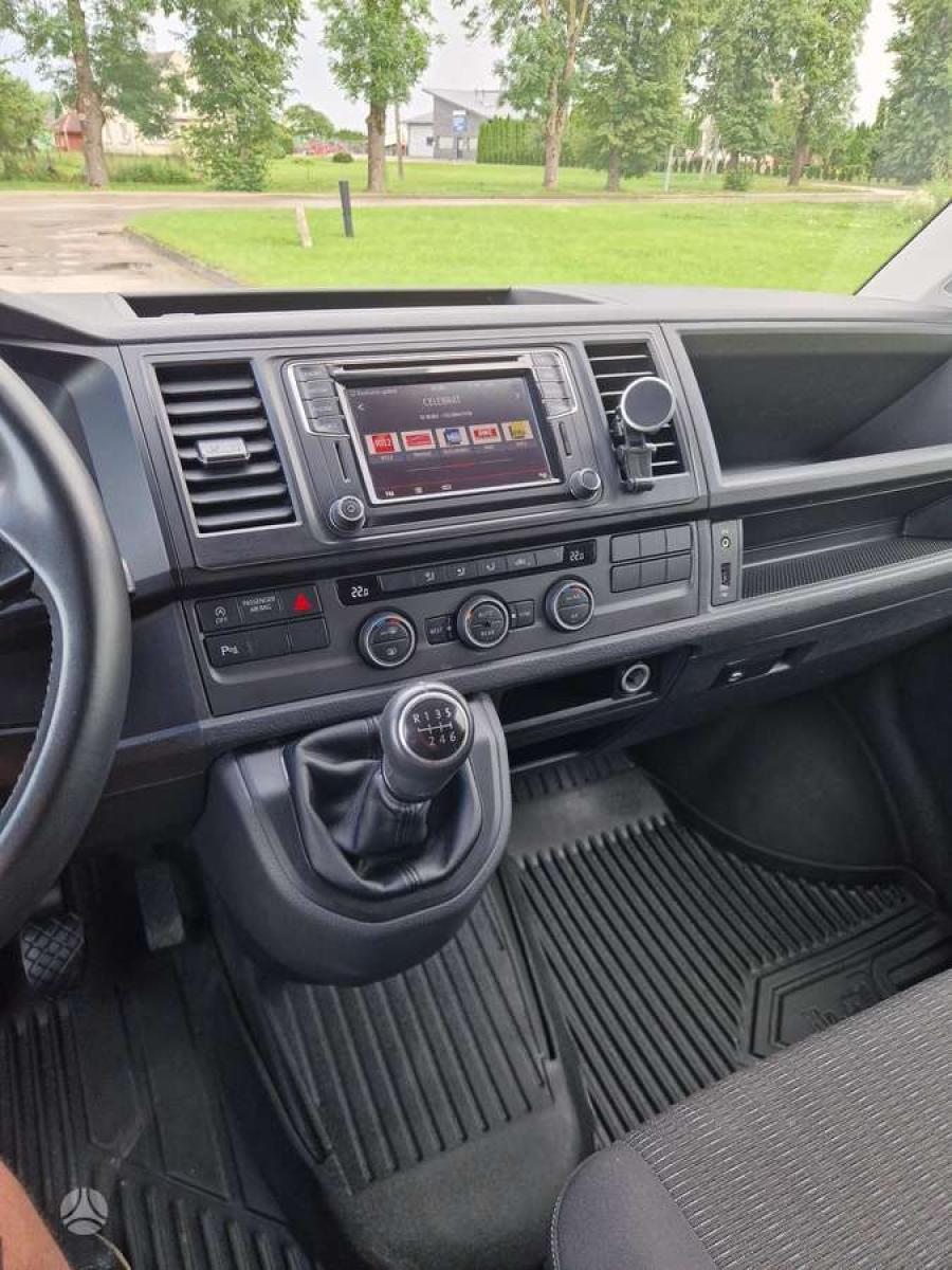 Melns Volkswagen Caravelle 2016 Šakiai, ar dzinēja tilpumu 2.00 L un nobraukumu 288 tūkst. km par 16999 €, foto 14 vietnē AUTOMOTO.COM.LV