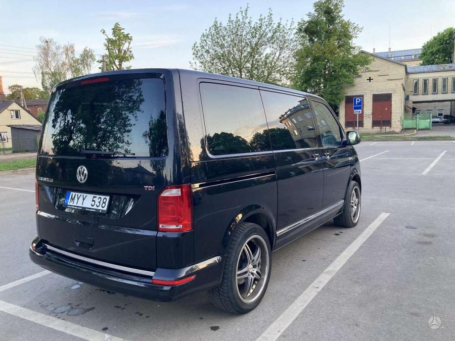 Melns Volkswagen Caravelle 2017 Kauņa, ar dzinēja tilpumu 2.00 L un nobraukumu 212 tūkst. km par 20000 €, foto 7 vietnē AUTOMOTO.COM.LV