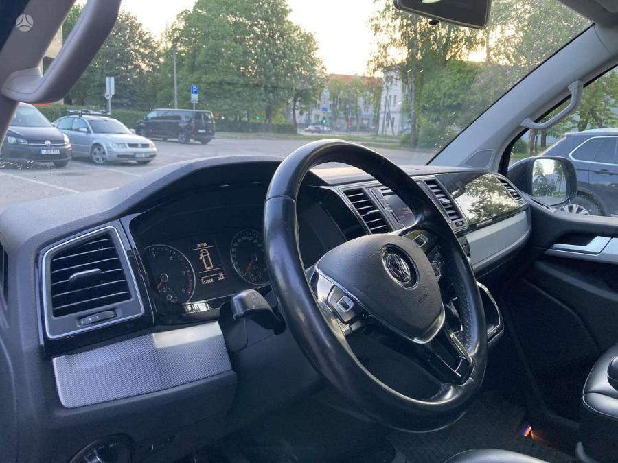 Melns Volkswagen Caravelle 2017 Kauņa, ar dzinēja tilpumu 2.00 L un nobraukumu 212 tūkst. km par 20000 €, foto 8 vietnē AUTOMOTO.COM.LV
