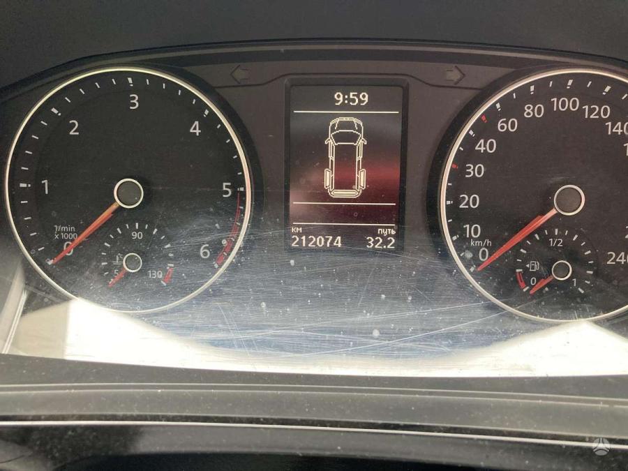 Melns Volkswagen Caravelle 2017 Kauņa, ar dzinēja tilpumu 2.00 L un nobraukumu 212 tūkst. km par 20000 €, foto 15 vietnē AUTOMOTO.COM.LV