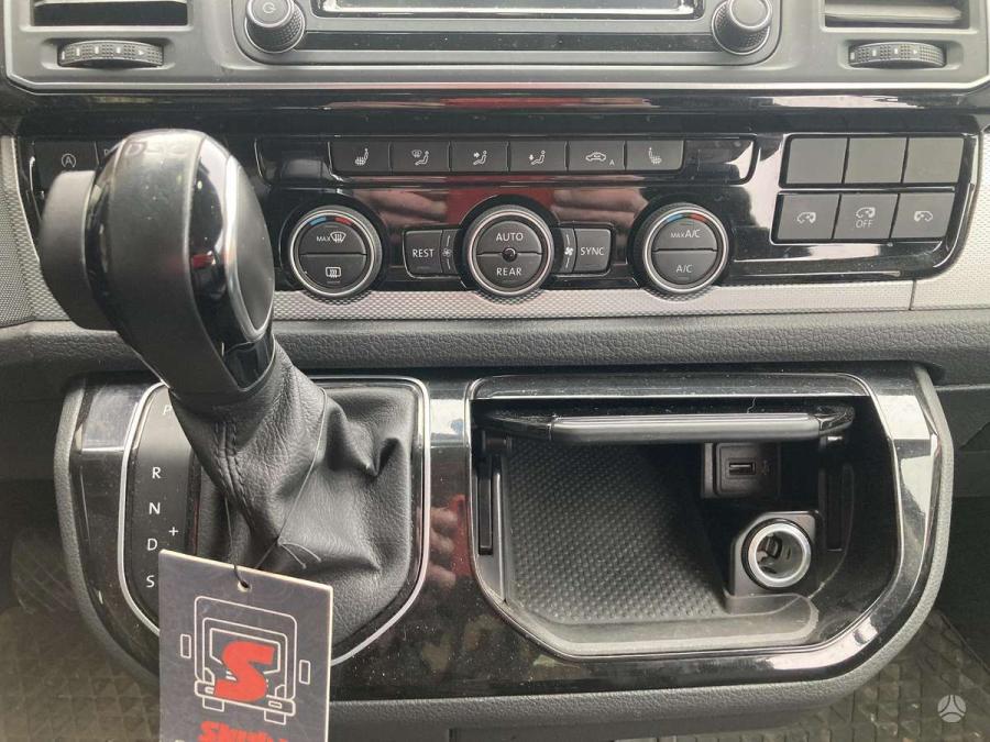 Melns Volkswagen Caravelle 2017 Kauņa, ar dzinēja tilpumu 2.00 L un nobraukumu 212 tūkst. km par 20000 €, foto 16 vietnē AUTOMOTO.COM.LV