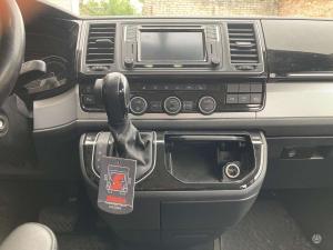 Melns Volkswagen Caravelle 2017 Kauņa, ar dzinēja tilpumu 2.00 L un nobraukumu 212 tūkst. km par 20000 €, foto 17 vietnē AUTOMOTO.COM.LV