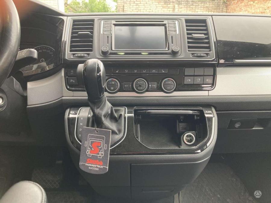 Melns Volkswagen Caravelle 2017 Kauņa, ar dzinēja tilpumu 2.00 L un nobraukumu 212 tūkst. km par 20000 €, foto 17 vietnē AUTOMOTO.COM.LV