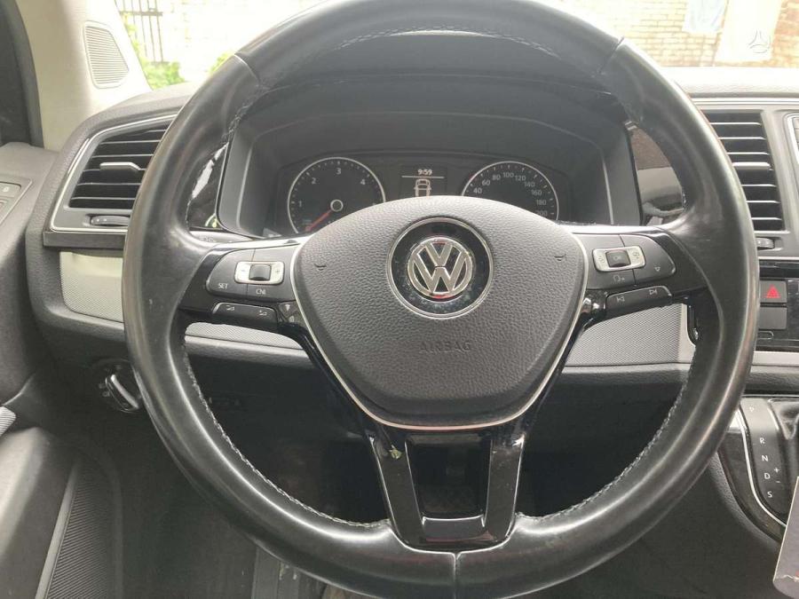 Melns Volkswagen Caravelle 2017 Kauņa, ar dzinēja tilpumu 2.00 L un nobraukumu 212 tūkst. km par 20000 €, foto 18 vietnē AUTOMOTO.COM.LV
