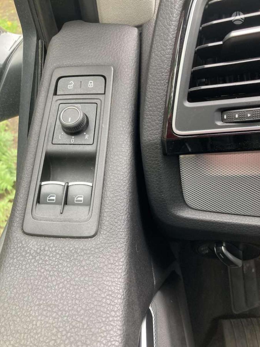Melns Volkswagen Caravelle 2017 Kauņa, ar dzinēja tilpumu 2.00 L un nobraukumu 212 tūkst. km par 20000 €, foto 19 vietnē AUTOMOTO.COM.LV