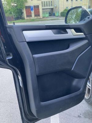 Melns Volkswagen Caravelle 2017 Kauņa, ar dzinēja tilpumu 2.00 L un nobraukumu 212 tūkst. km par 20000 €, foto 22 vietnē AUTOMOTO.COM.LV