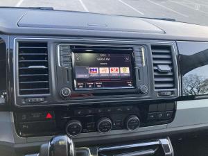 Melns Volkswagen Caravelle 2017 Kauņa, ar dzinēja tilpumu 2.00 L un nobraukumu 212 tūkst. km par 20000 €, foto 24 vietnē AUTOMOTO.COM.LV