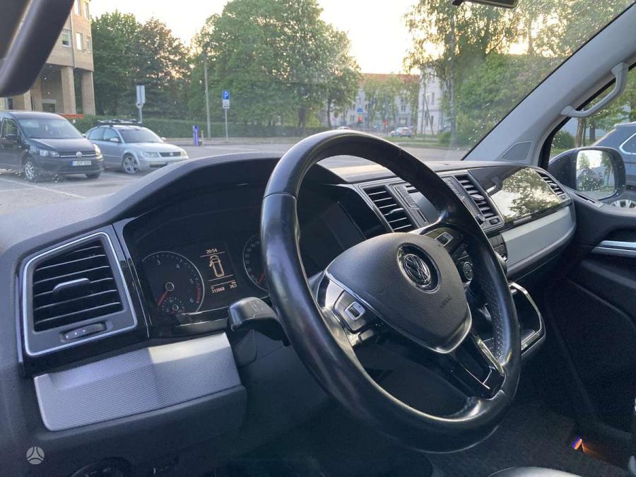 Melns Volkswagen Caravelle 2017 Kauņa, ar dzinēja tilpumu 2.00 L un nobraukumu 212 tūkst. km par 20000 €, foto 25 vietnē AUTOMOTO.COM.LV
