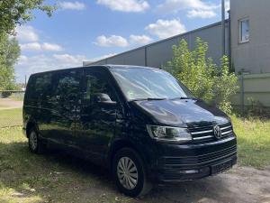 Black Volkswagen Caravelle 2018 in Kaunas, with an engine capacity of 2.00 L and mileage of 326 thousand km for 14950 €, photo 3 on AUTOMOTO.COM.LV