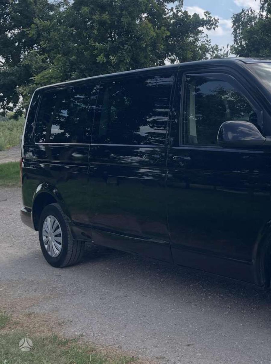 Black Volkswagen Caravelle 2018 in Kaunas, with an engine capacity of 2.00 L and mileage of 326 thousand km for 14950 €, photo 4 on AUTOMOTO.COM.LV
