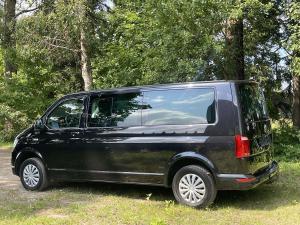 Black Volkswagen Caravelle 2018 in Kaunas, with an engine capacity of 2.00 L and mileage of 326 thousand km for 14950 €, photo 8 on AUTOMOTO.COM.LV