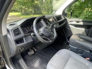Black Volkswagen Caravelle 2018 in Kaunas, with an engine capacity of 2.00 L and mileage of 326 thousand km for 14950 €, photo 10 on AUTOMOTO.COM.LV