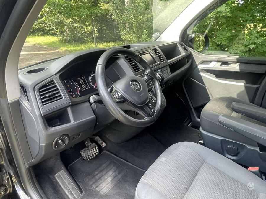 Black Volkswagen Caravelle 2018 in Kaunas, with an engine capacity of 2.00 L and mileage of 326 thousand km for 14950 €, photo 10 on AUTOMOTO.COM.LV