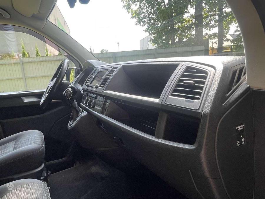 Black Volkswagen Caravelle 2018 in Kaunas, with an engine capacity of 2.00 L and mileage of 326 thousand km for 14950 €, photo 15 on AUTOMOTO.COM.LV