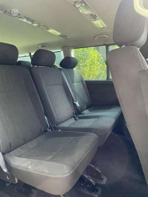 Black Volkswagen Caravelle 2018 in Kaunas, with an engine capacity of 2.00 L and mileage of 326 thousand km for 14950 €, photo 16 on AUTOMOTO.COM.LV
